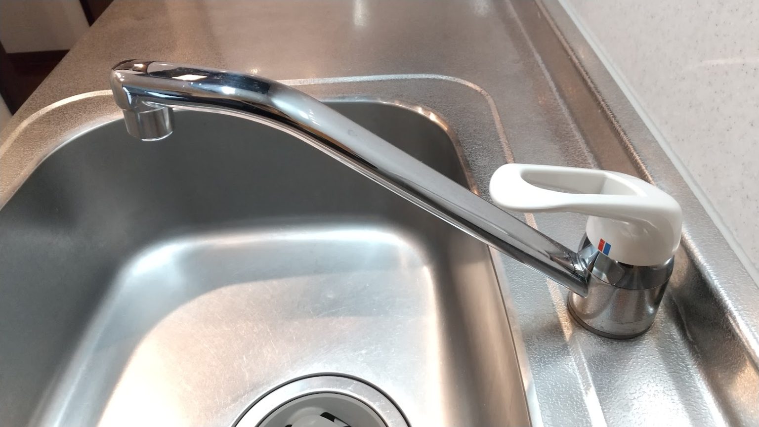初めての蛇口交換でも安心！DIY方法や蛇口の種類、費用も紹介 - おうちのアラート by uloie